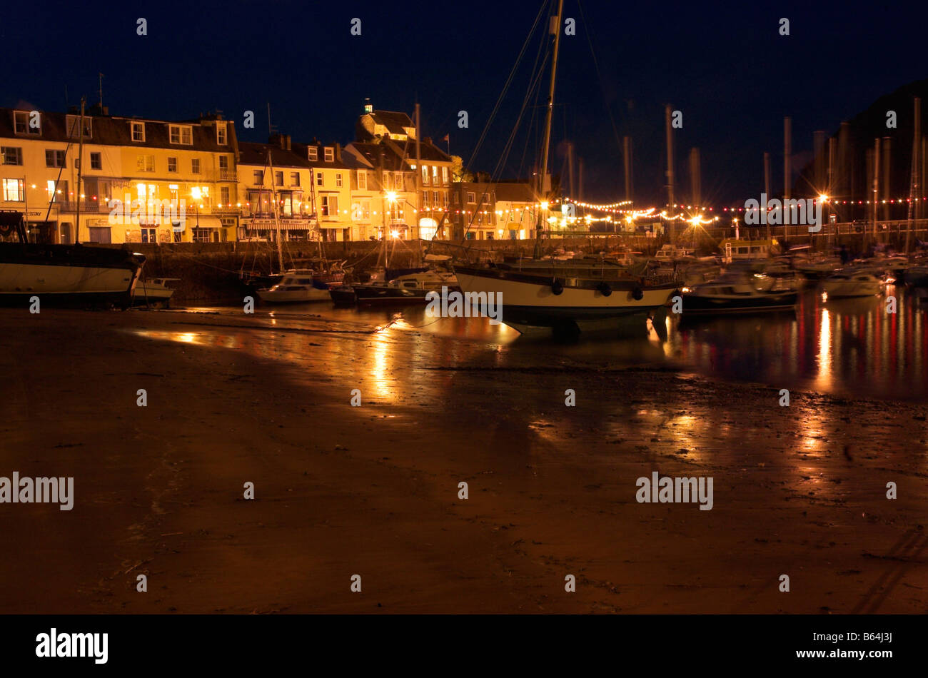 Boats in harbour night hi-res stock photography and images - Alamy