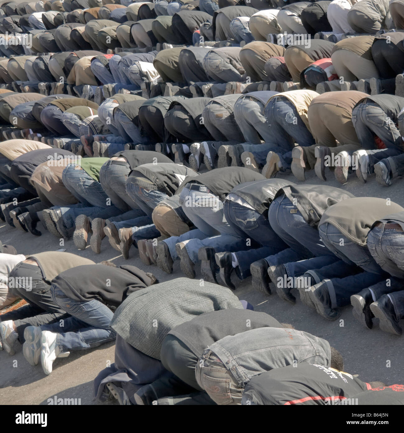 Outdoor prayer hi-res stock photography and images - Alamy