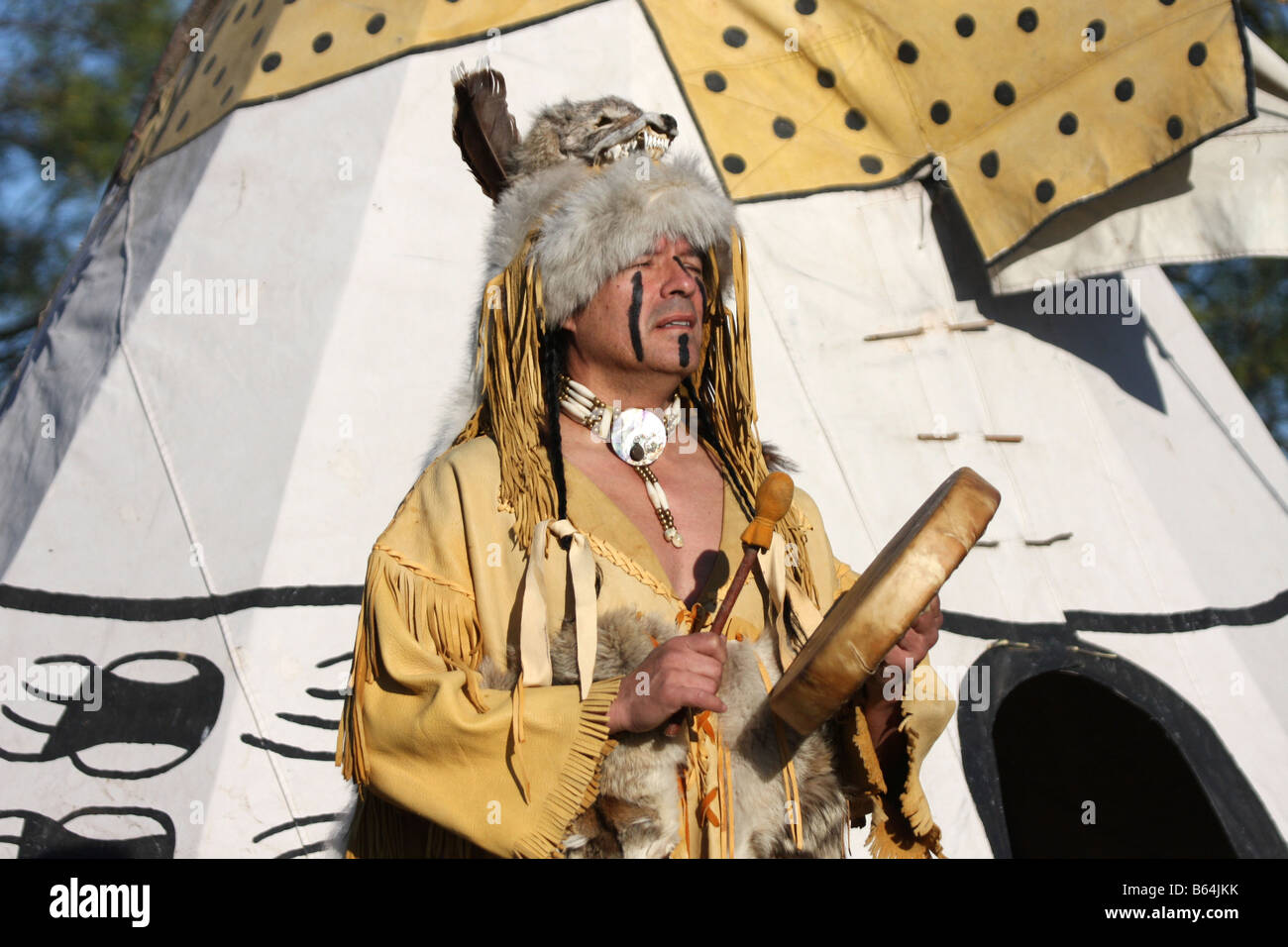 Native American Drum High Resolution Stock Photography and Images - Alamy