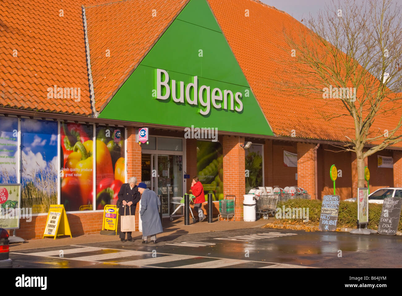 Budgens supermarket chain uk hi-res stock photography and images - Alamy