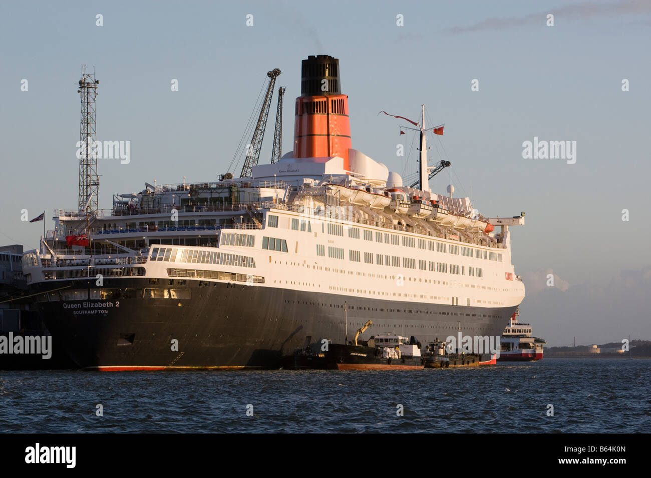 Qe2 dubai hi-res stock photography and images - Alamy