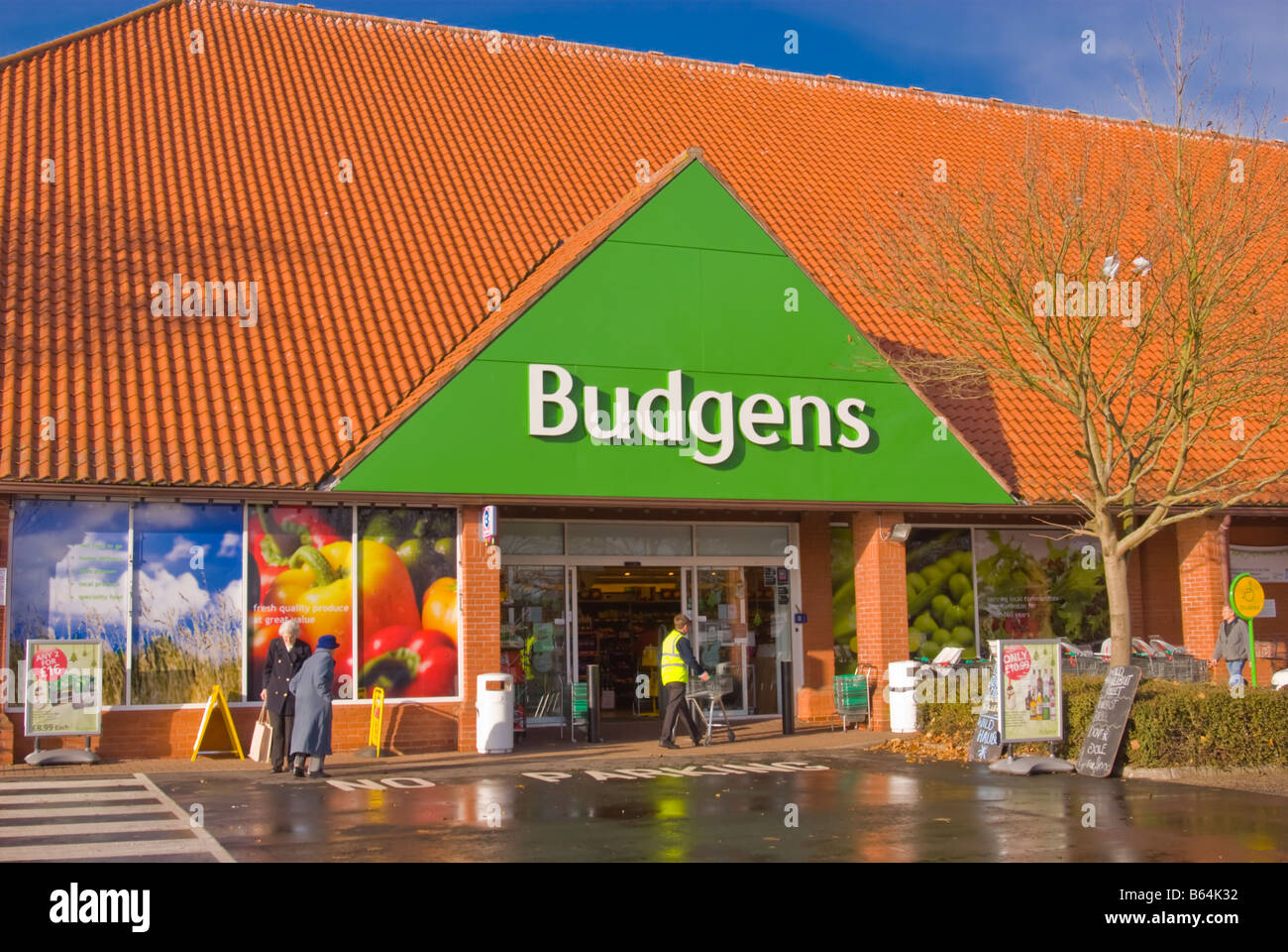 Budgens supermarket superstore shop store selling groceries etc. with ...