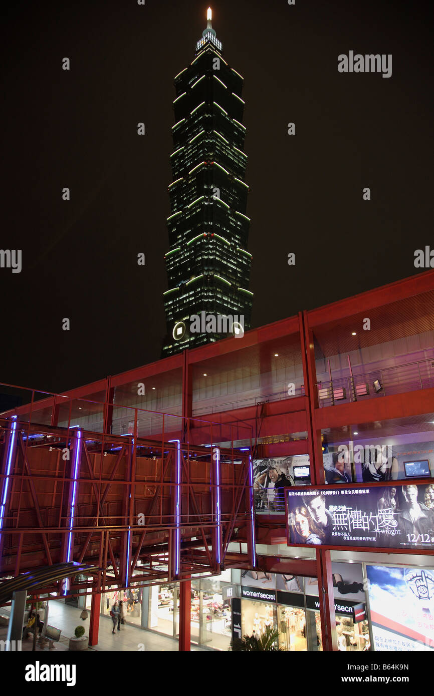 Taiwan Taipei Xinyi shopping area at night Taipei 101 building Stock ...