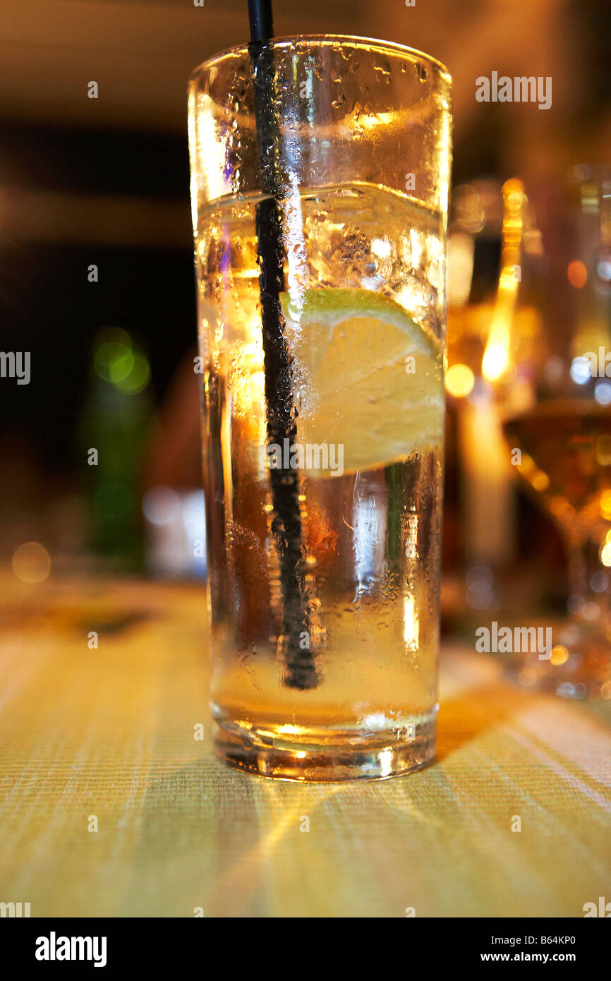 Alcohol Gin and tonic Stock Photo - Alamy