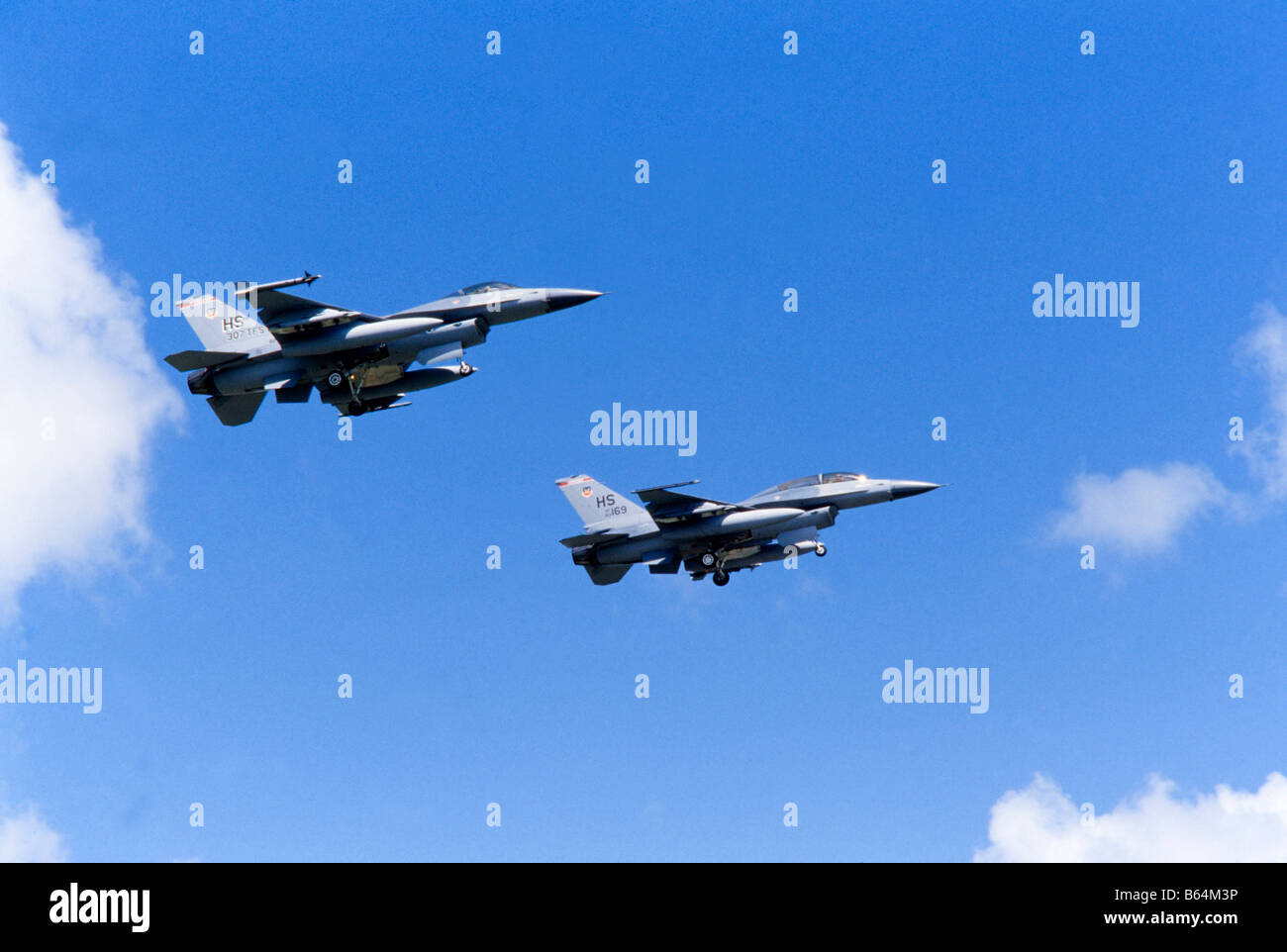 US Air Force F-16 in flight Stock Photo - Alamy