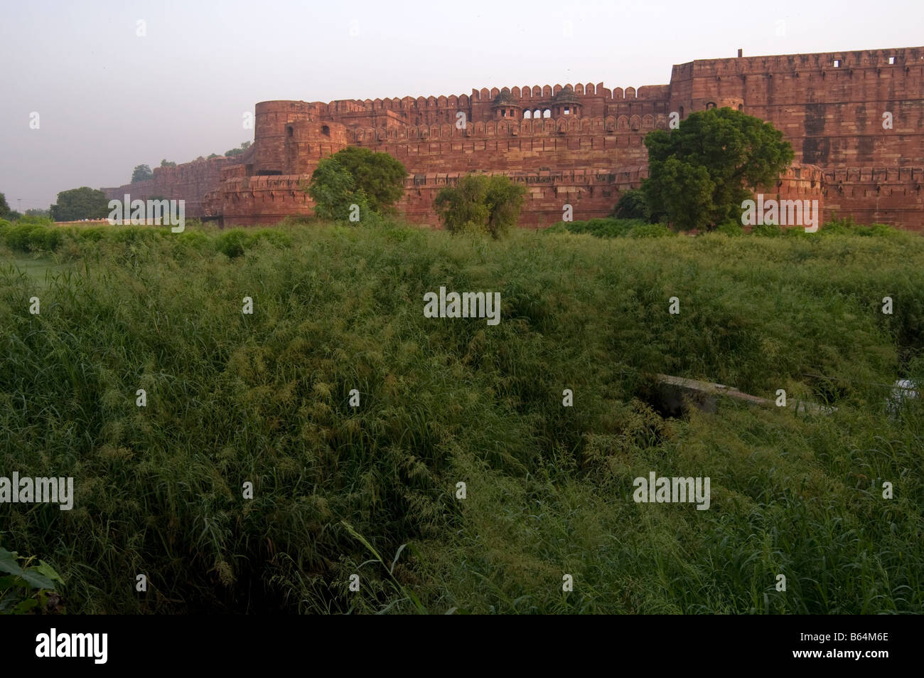 The Red Fort, built by the Moghul emperor Akbar, Agra, Uttar Pradesh ...