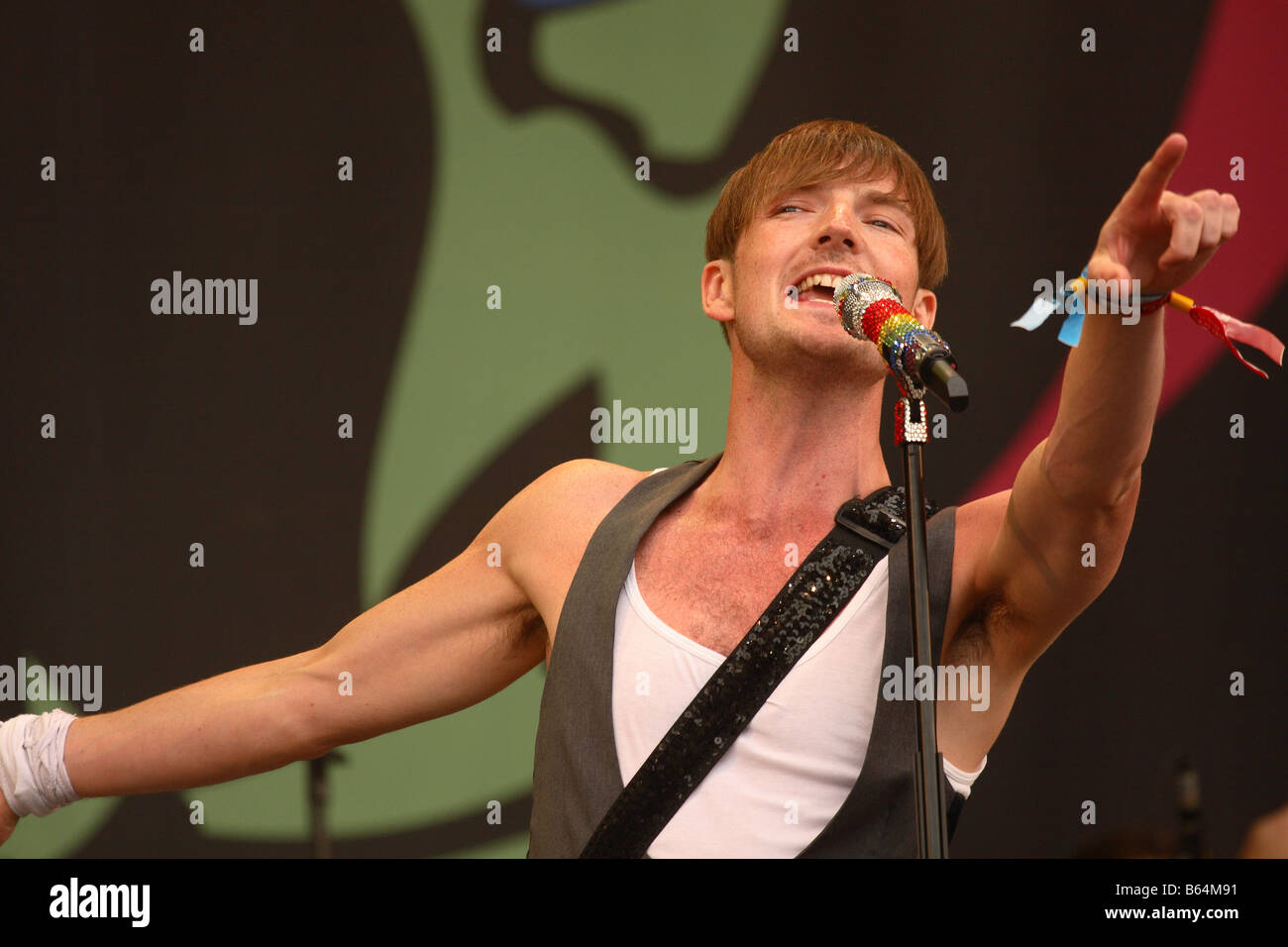 The Feeling lead singer Dan Gillespie Sells on stage singing performing ...