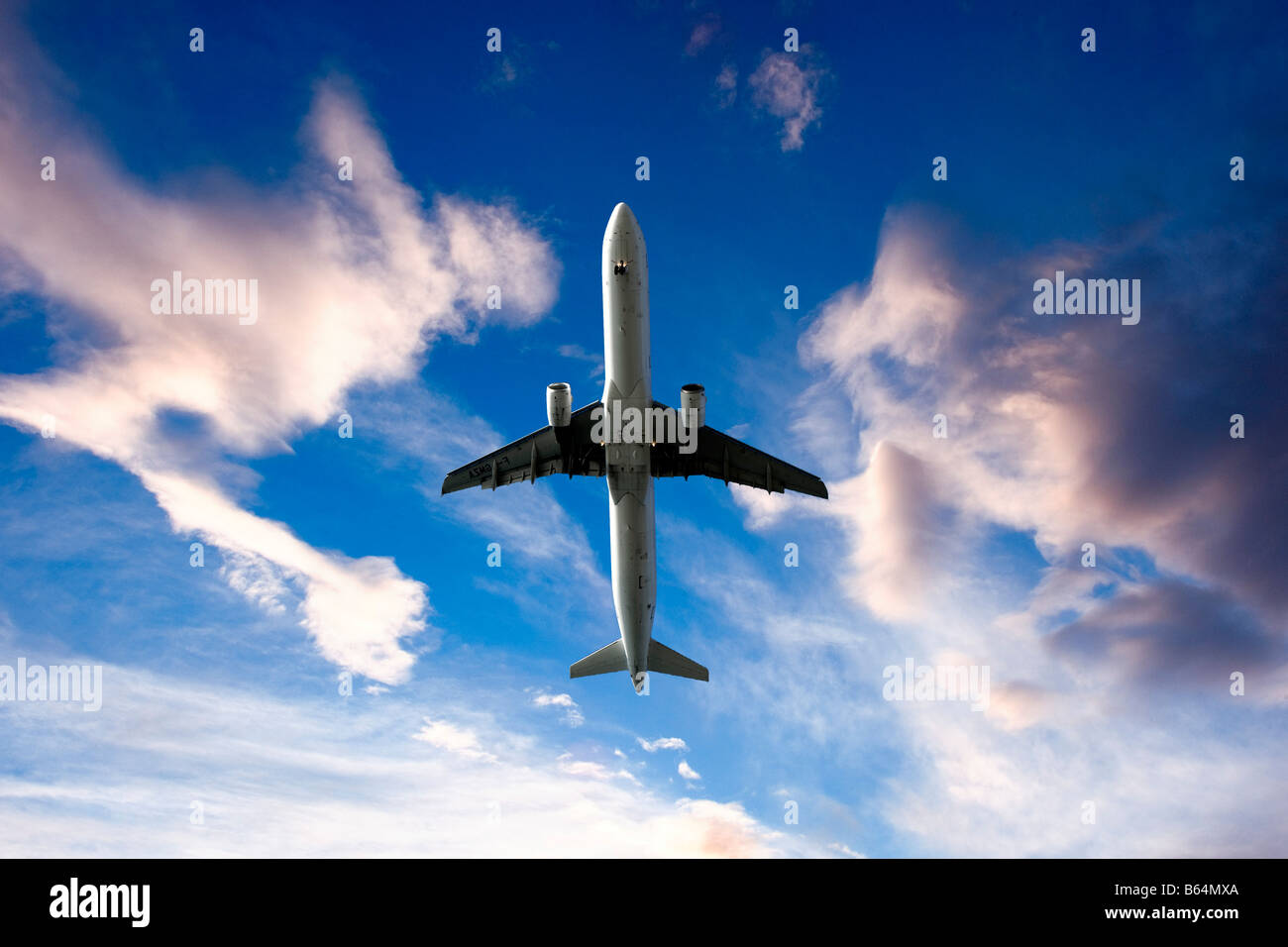 Takeoff and landing hi-res stock photography and images - Alamy