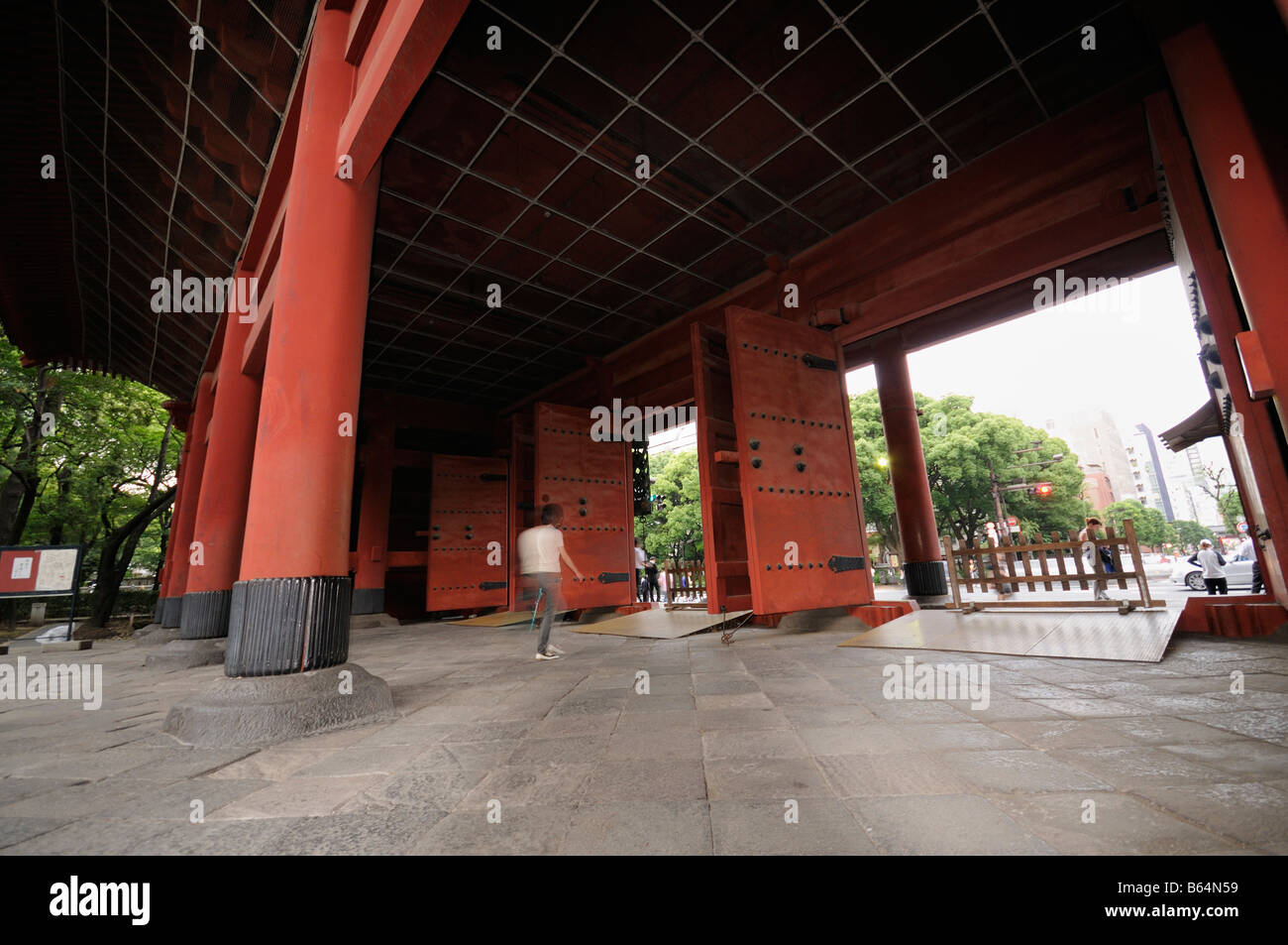 Sangedatsumon (aka Sangedatsu Gate or Main Gate), inner side. Zojoji ...