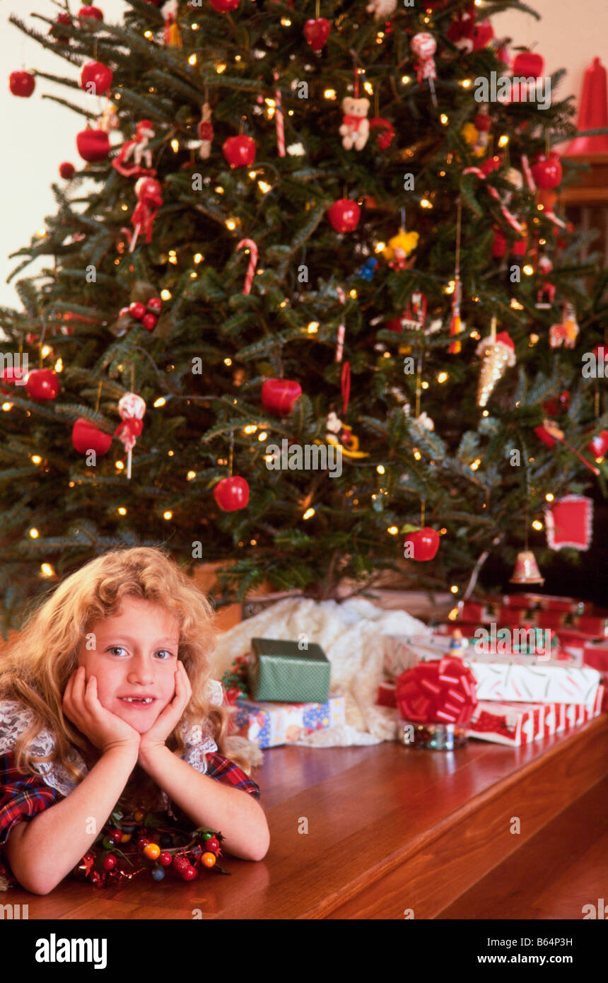 Two front teeth missing hi-res stock photography and images - Alamy