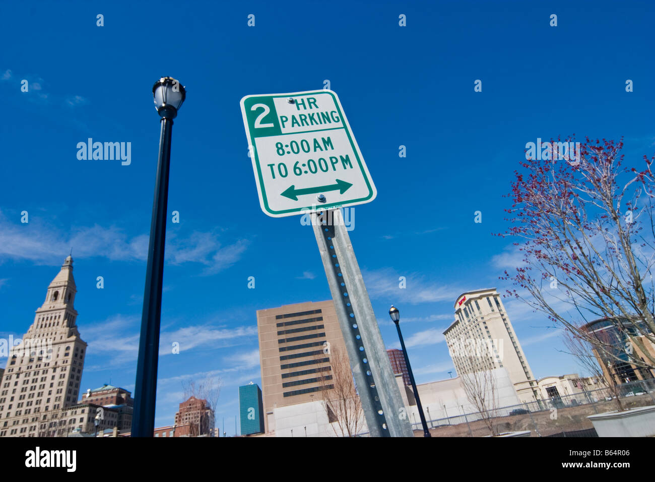 Two hour parking sign hi-res stock photography and images - Alamy