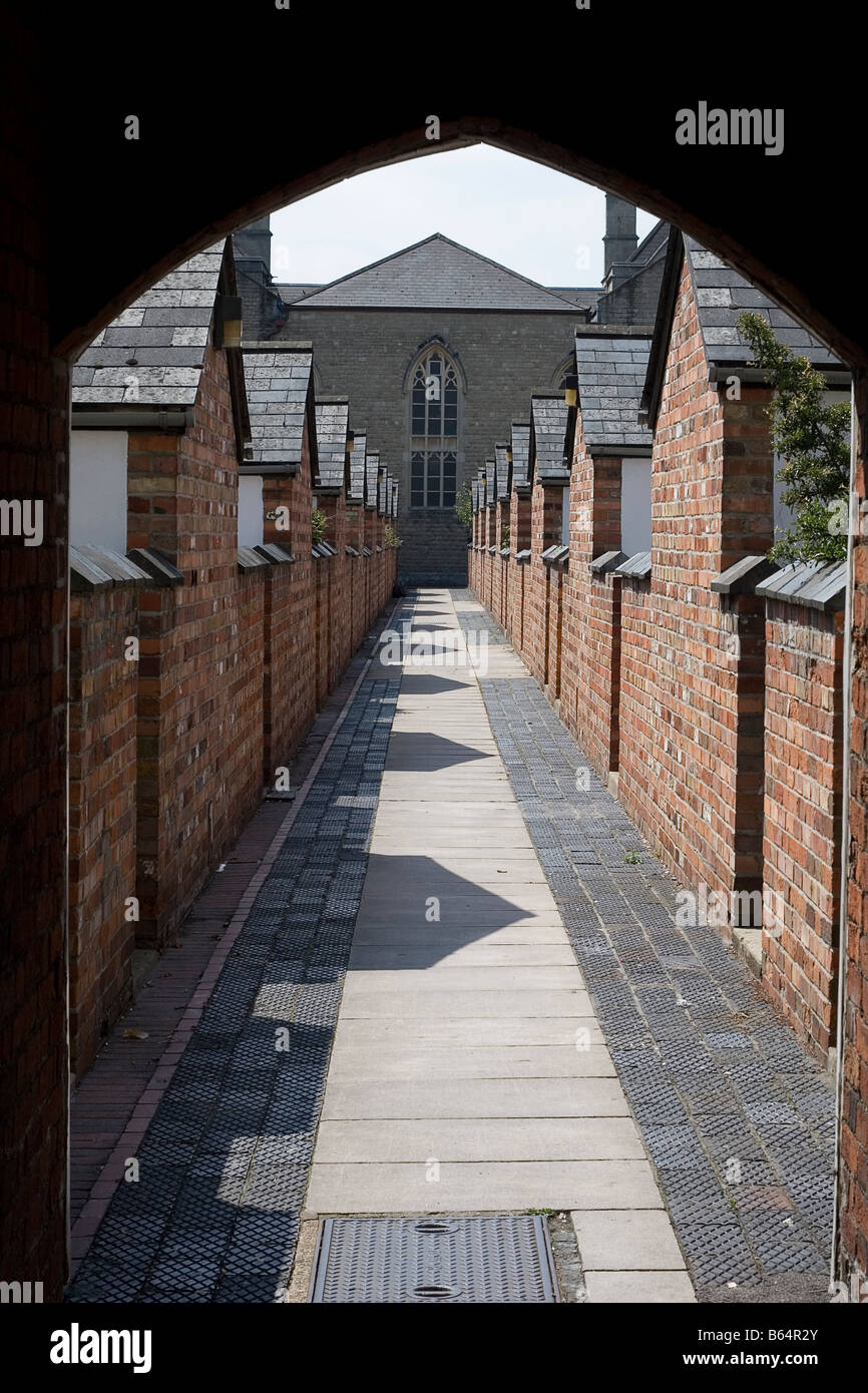 Alleyway behind houses hi-res stock photography and images - Alamy