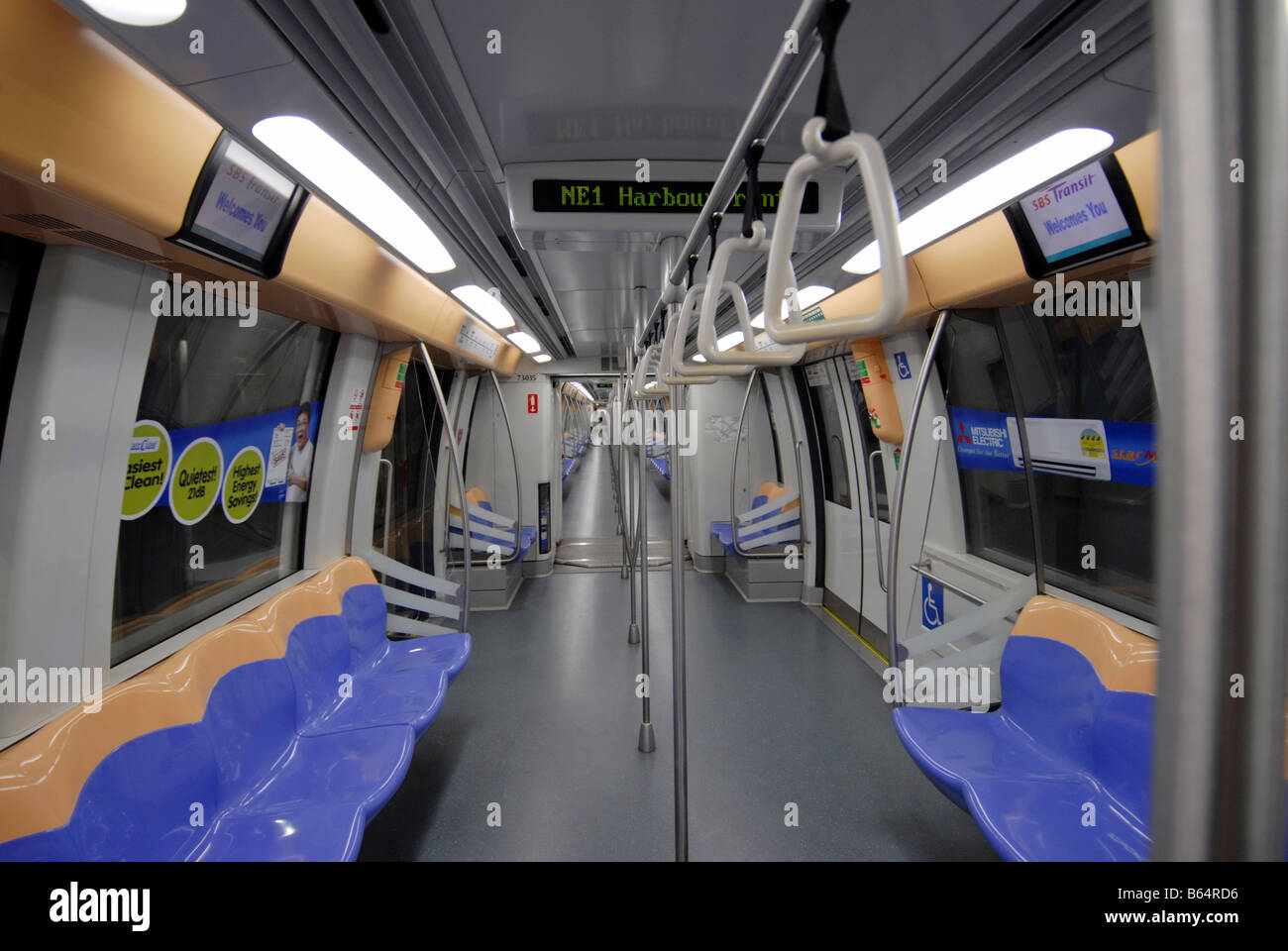 A TRAIN AT MASS RAPID TRANSIT STATION IN SINGAPORE Stock Photo - Alamy