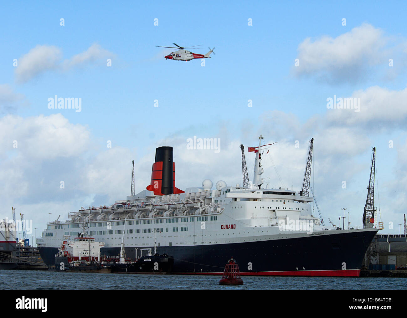 Qe2 ship hi-res stock photography and images - Alamy