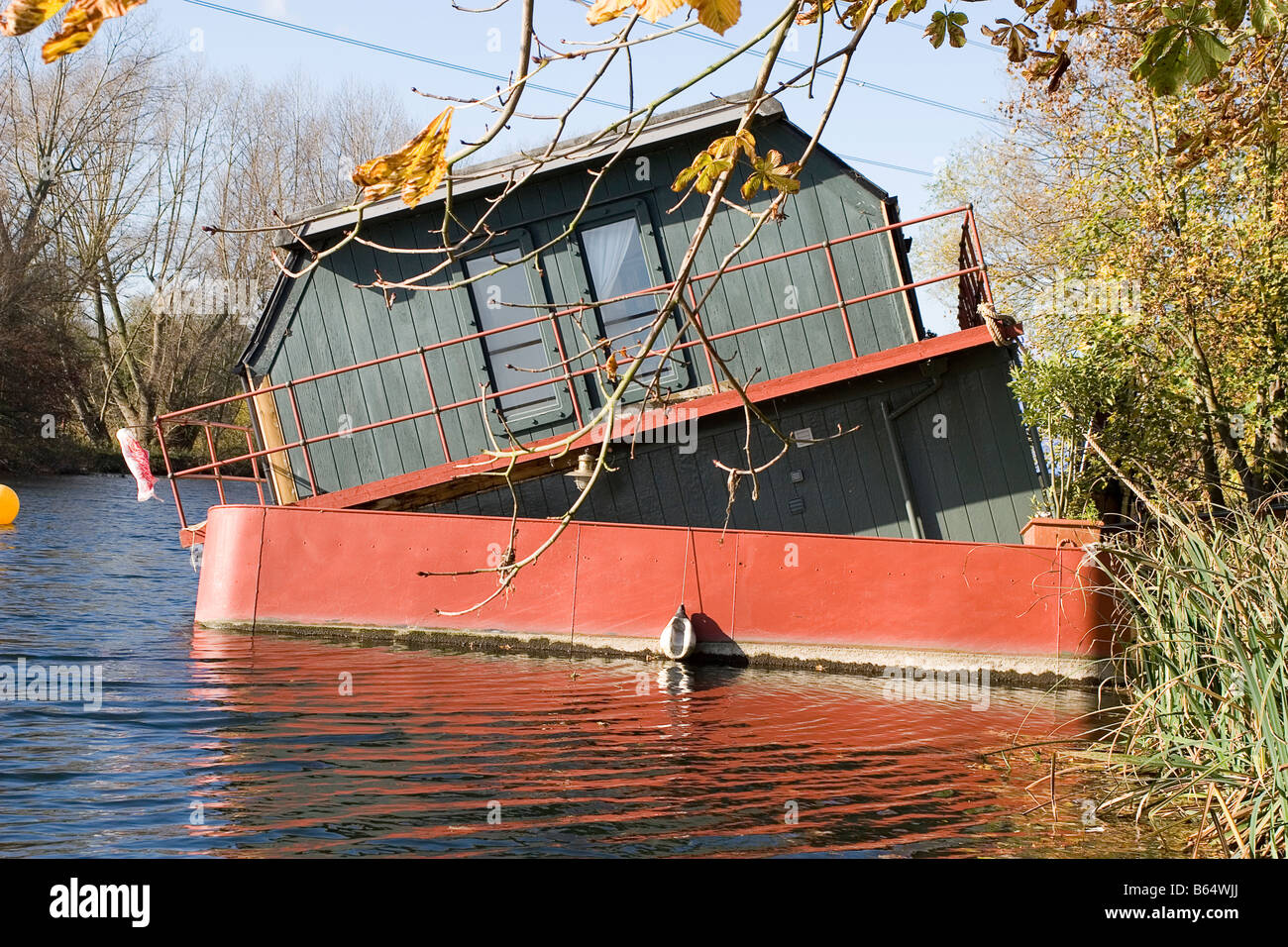Sinking boat river thames hi-res stock photography and images - Alamy