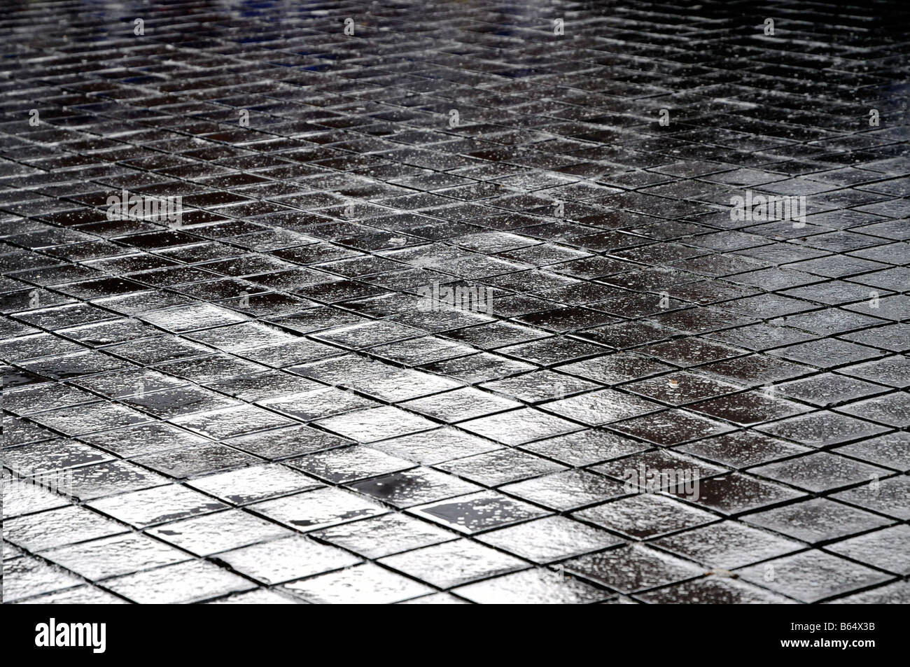 Pavement wet hi-res stock photography and images - Alamy