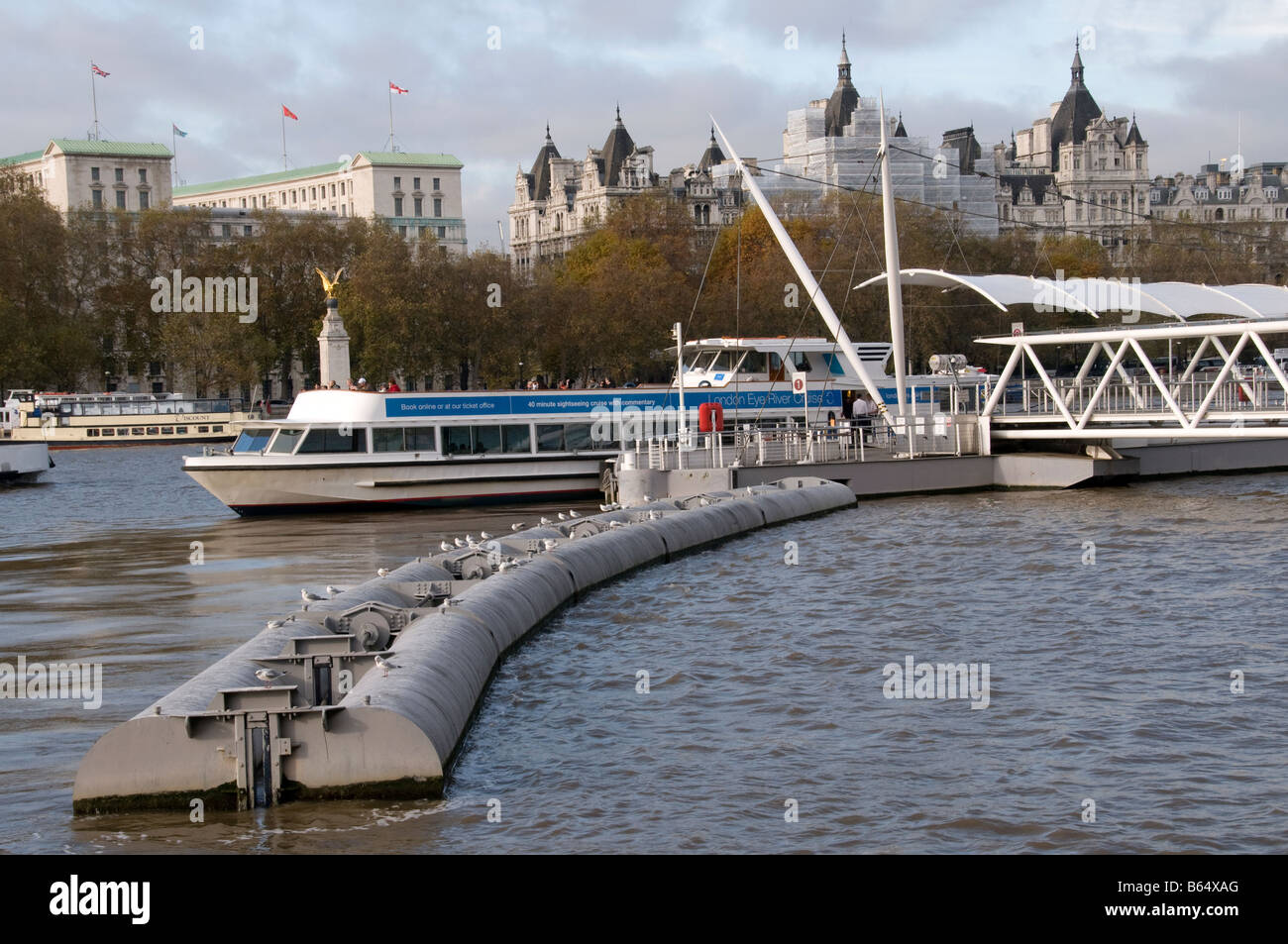 Thames river scenes hi-res stock photography and images - Alamy