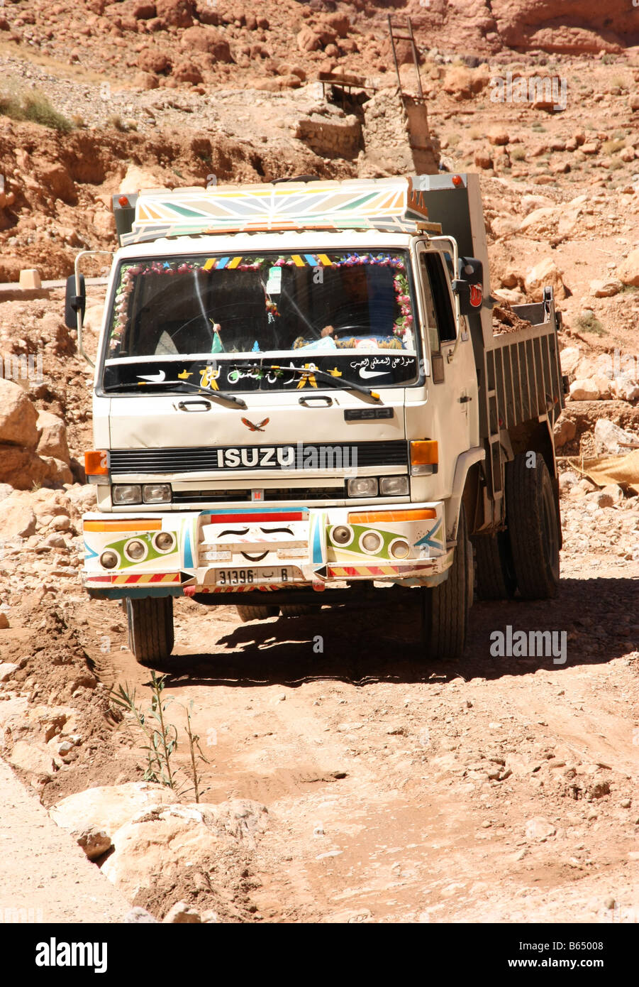 Isuzu truck hi-res stock photography and images - Alamy