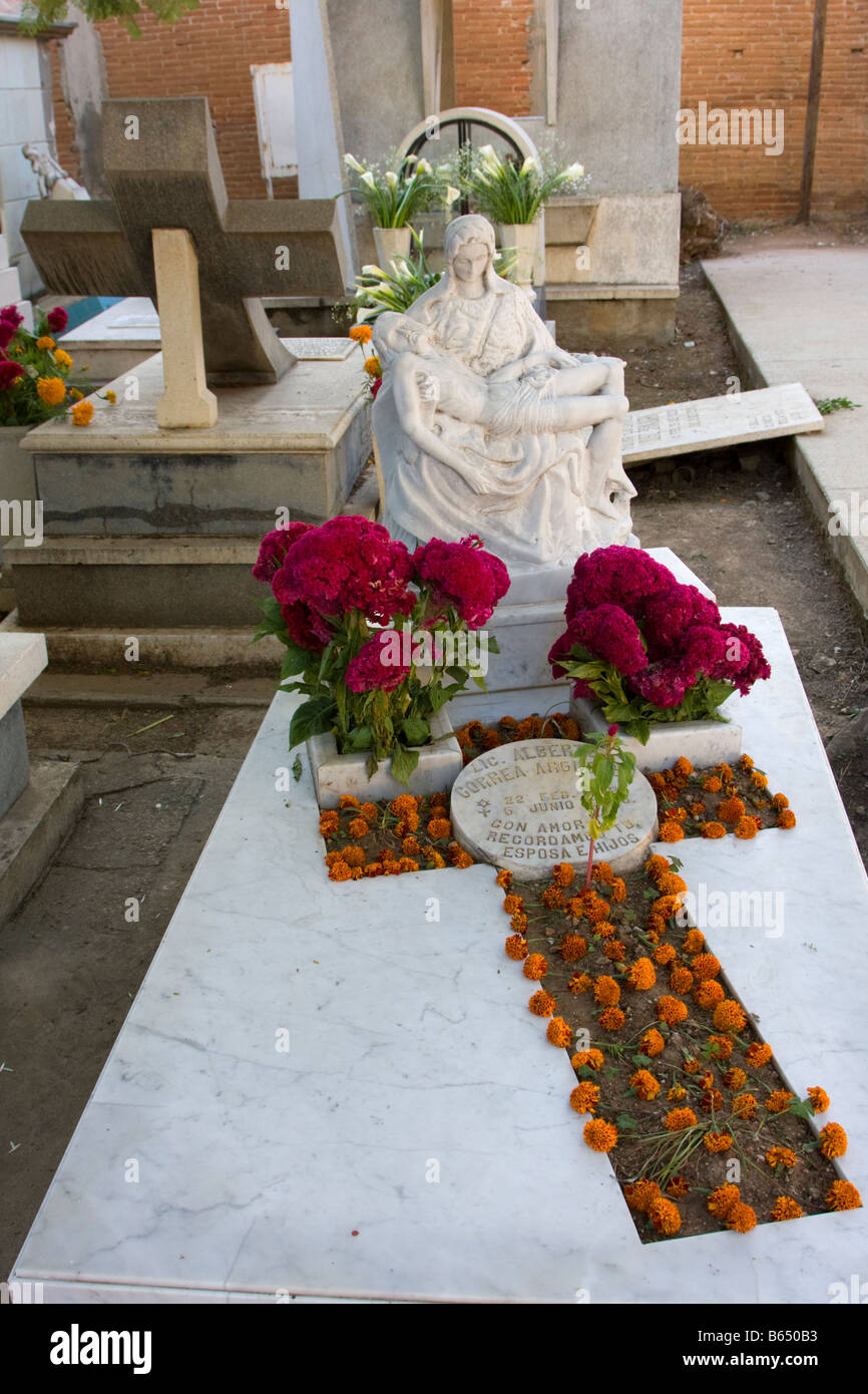 Celebration of the dead mexico cemetery hi-res stock photography and ...