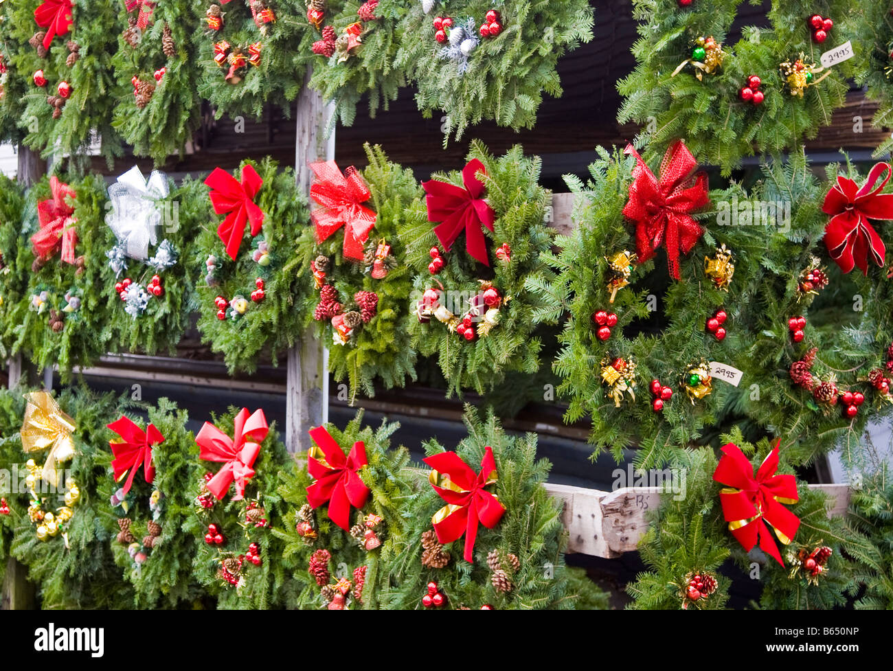 Wreathe hi-res stock photography and images - Alamy