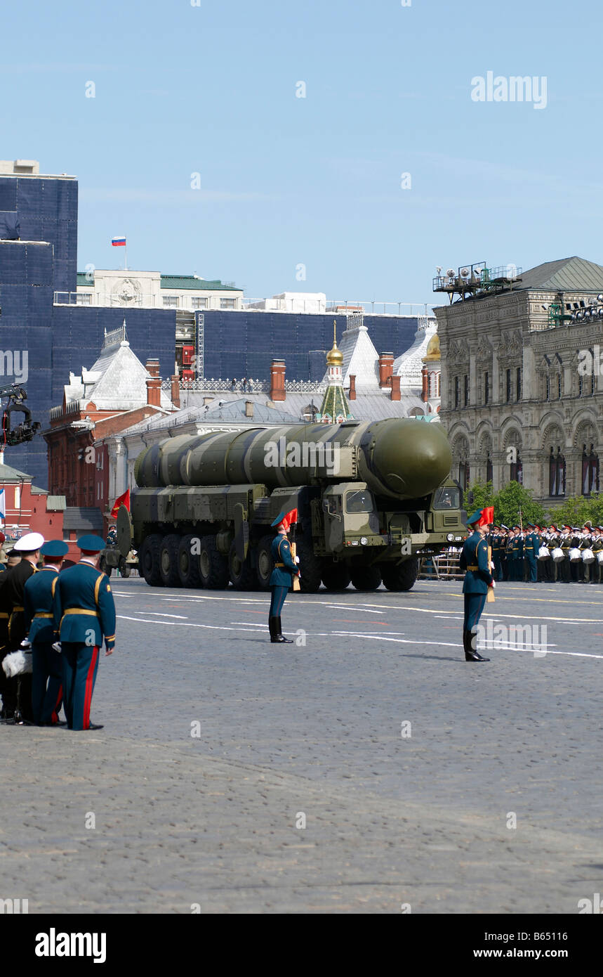 Mobile nuclear intercontinental ballistic missile RT 2PM Topol (NATO ...