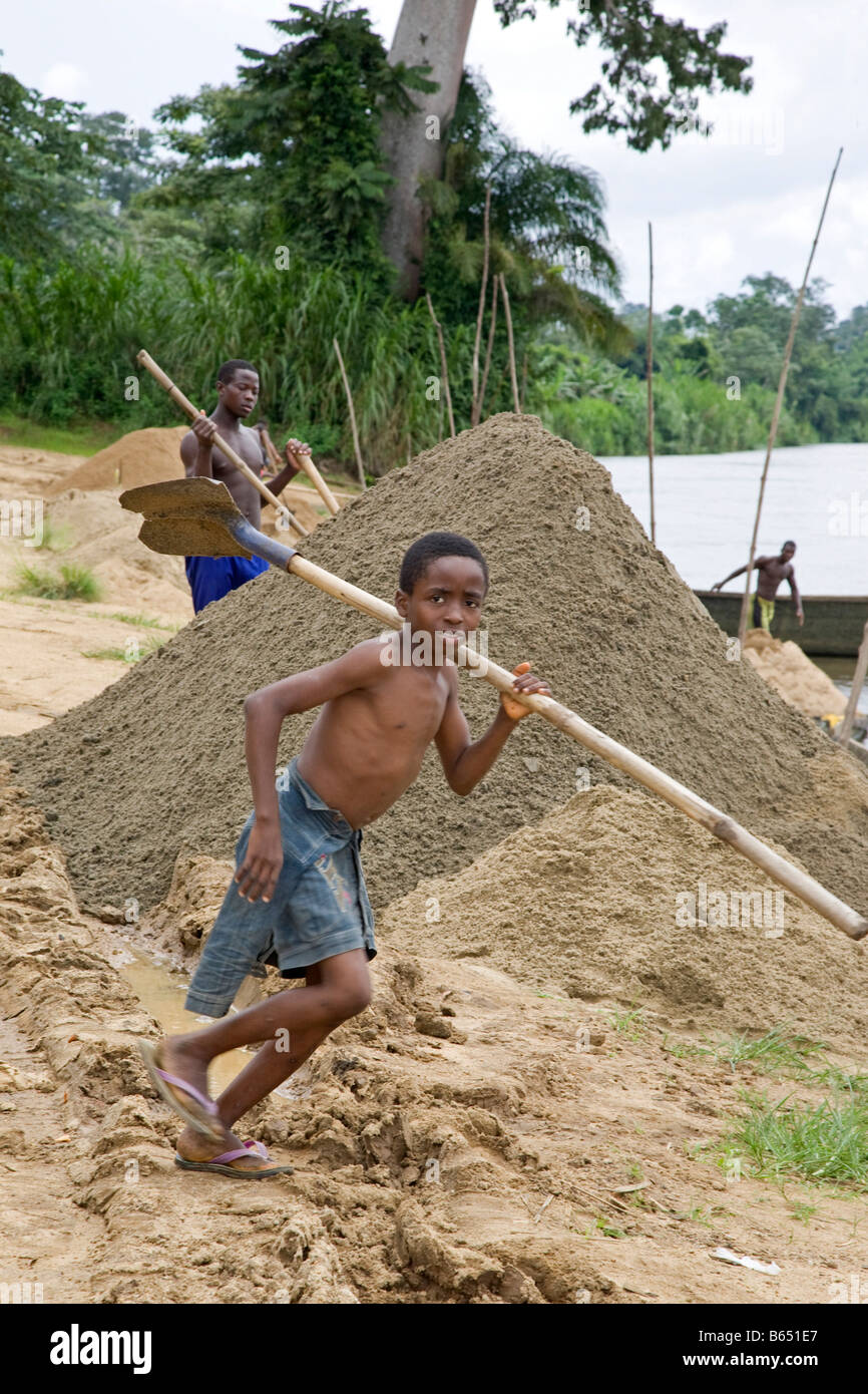 Child labour, roadworks, Douala, Cameroon, Africa Stock Photo - Alamy