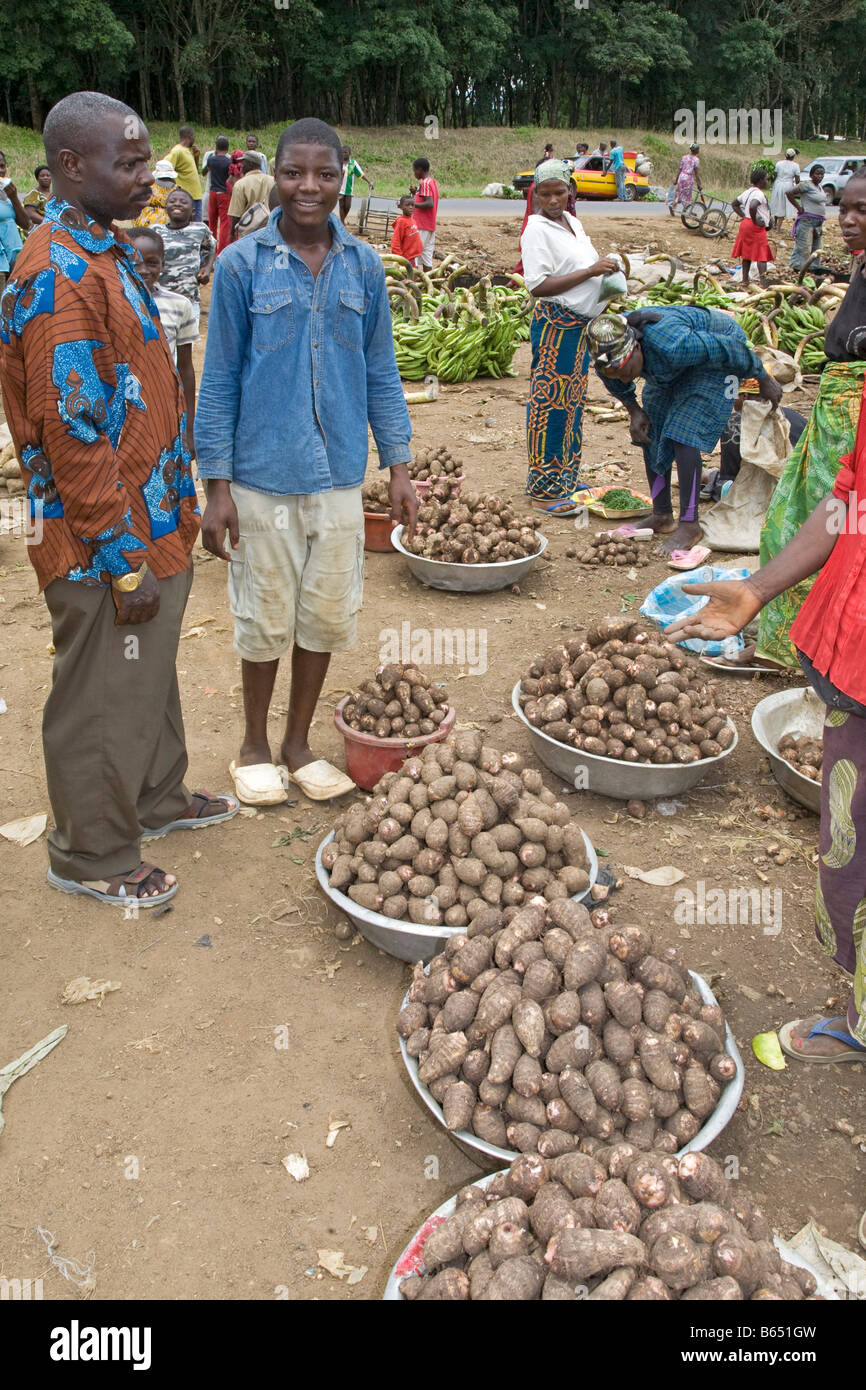 Market stall cameroon hi-res stock photography and images - Alamy
