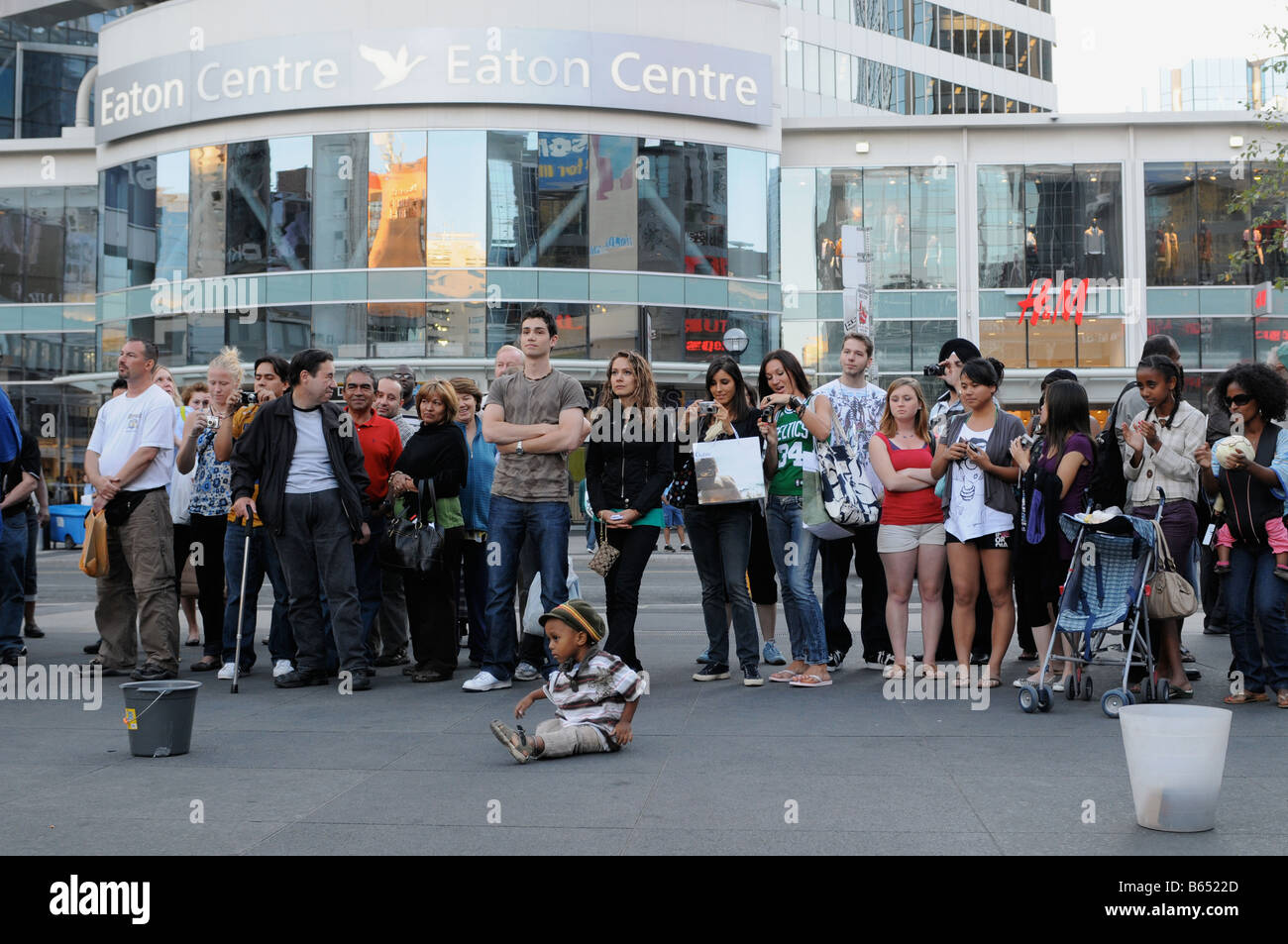 People enjoying street entertainment in downtown Toronto Stock Photo ...