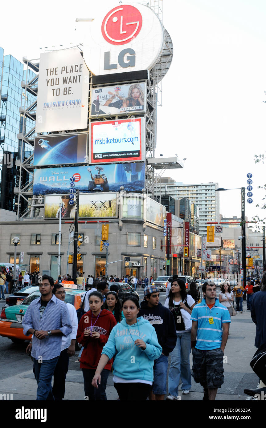 Dundas street hi-res stock photography and images - Alamy