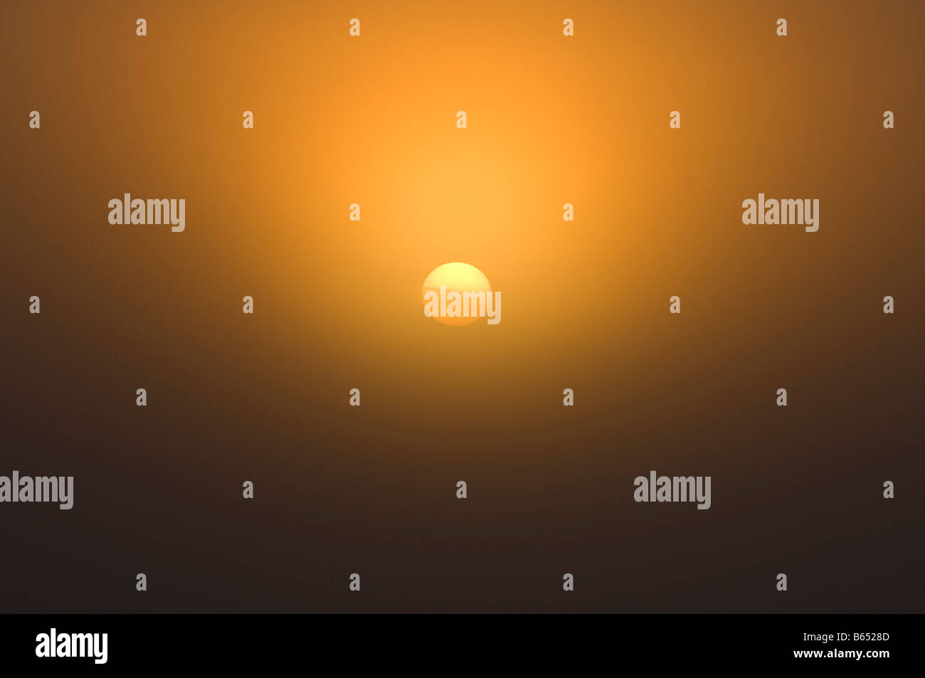 Atmosphere dewpoint hi-res stock photography and images - Alamy