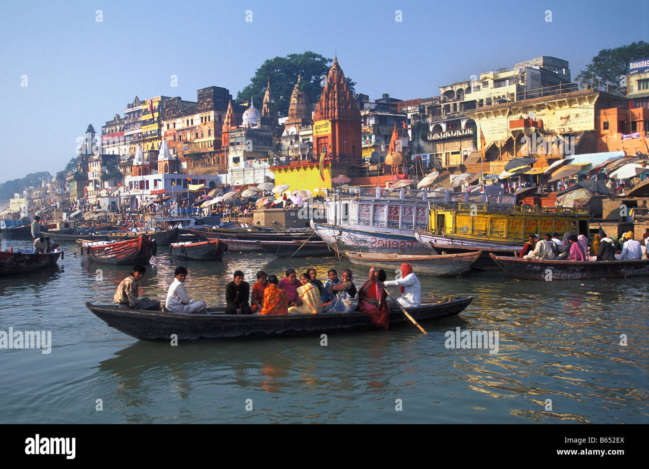 India, Uttar Pradesh, Varanasi, Ganga river, Hindu pelgrims come from ...