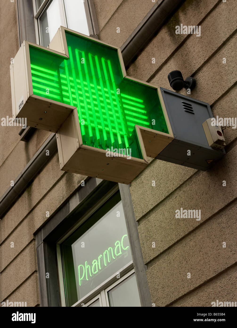 GREEN CROSS SIGN PHARMACY CHEMIST APOTHECARY ILLUMINATED Stock Photo ...