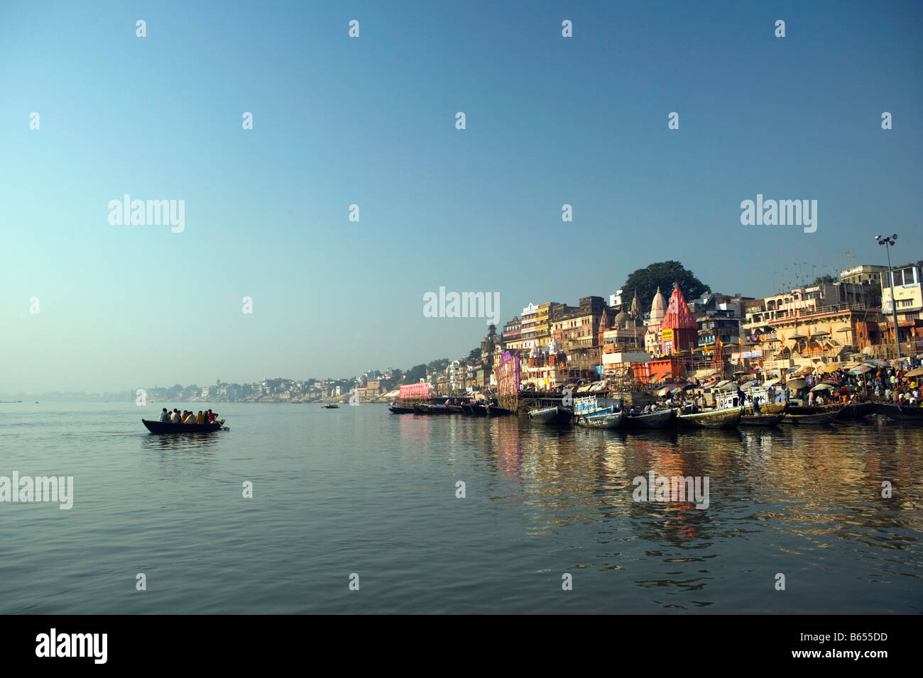 India, Uttar Pradesh, Varanasi, Ganga river, Hindu pelgrims come from ...