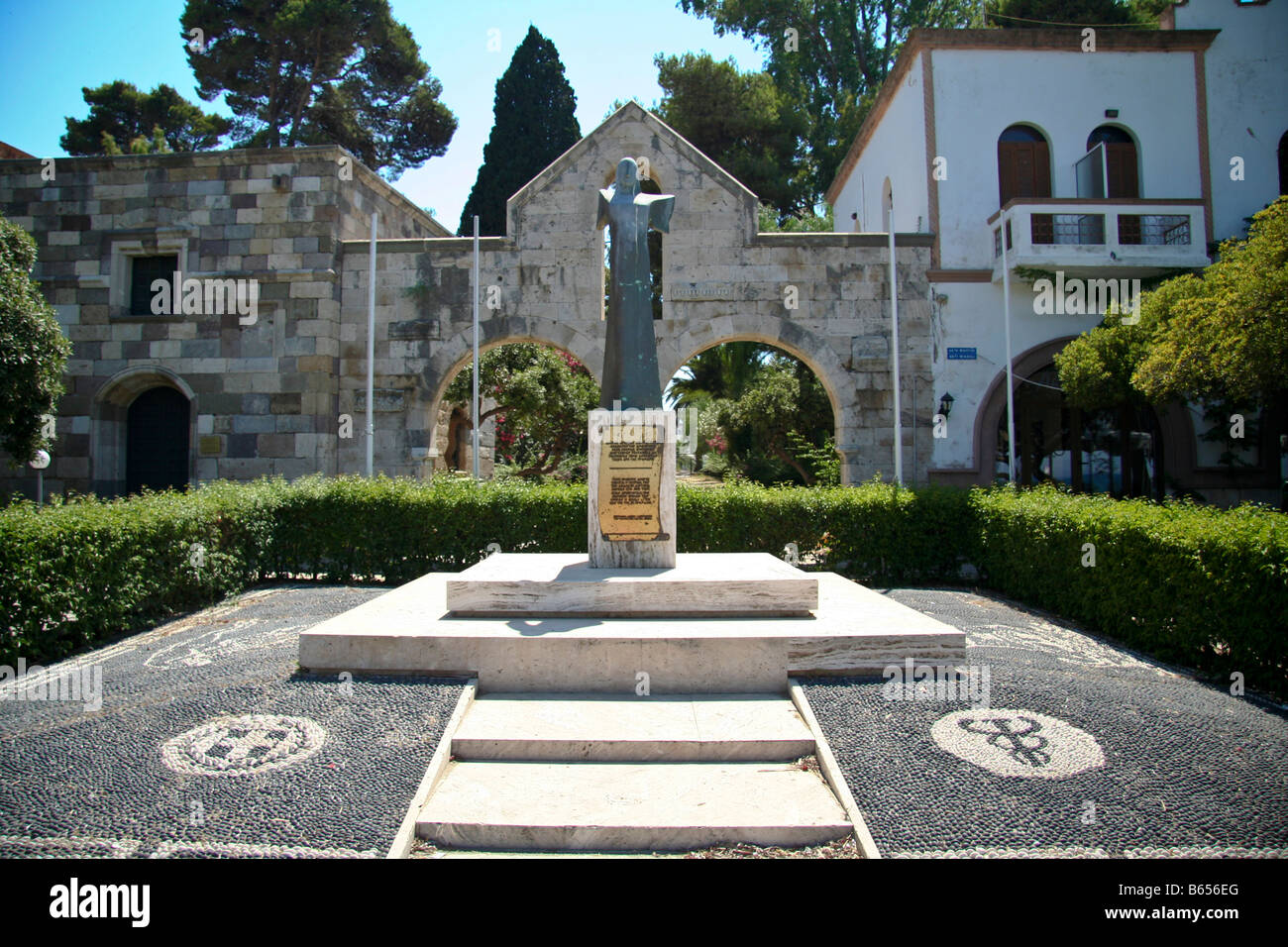 Statue in front of the Eastern Gate between the Agora and the kos ...