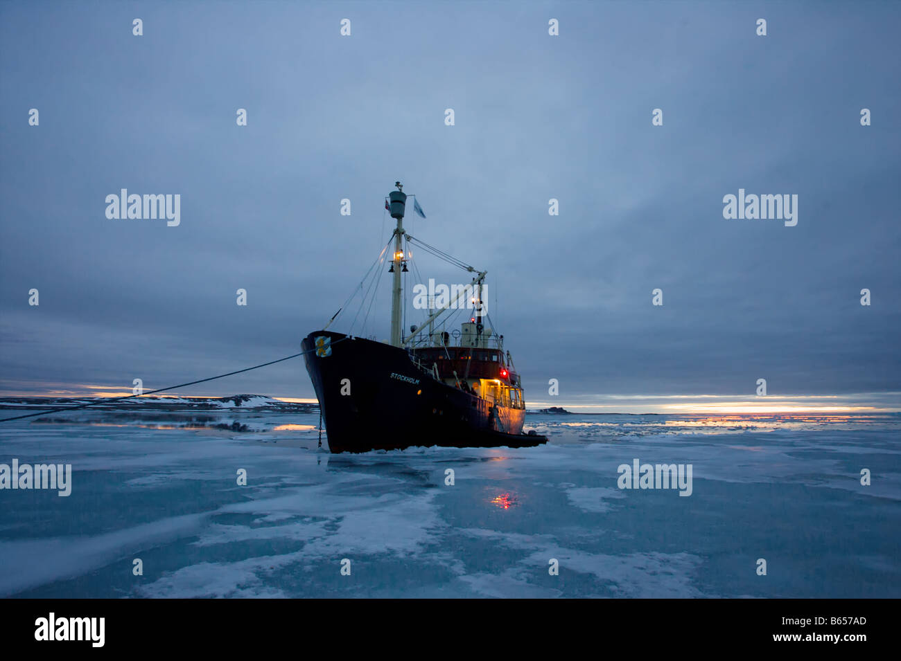Expedition ship surrounded by pack-ice Stock Photo - Alamy