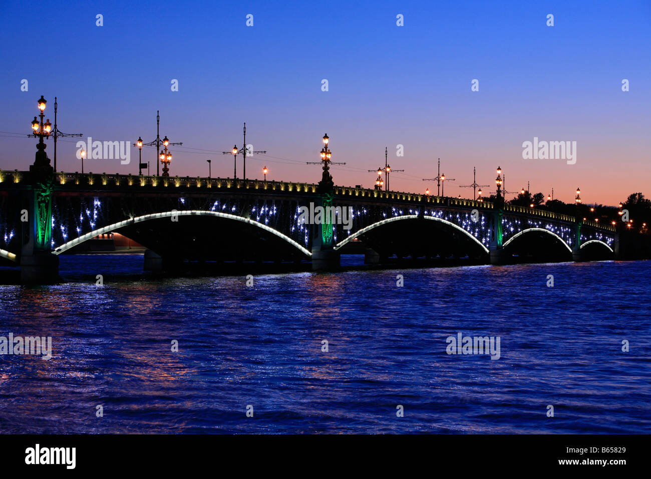 Dawn trinity bridge river hi-res stock photography and images - Alamy