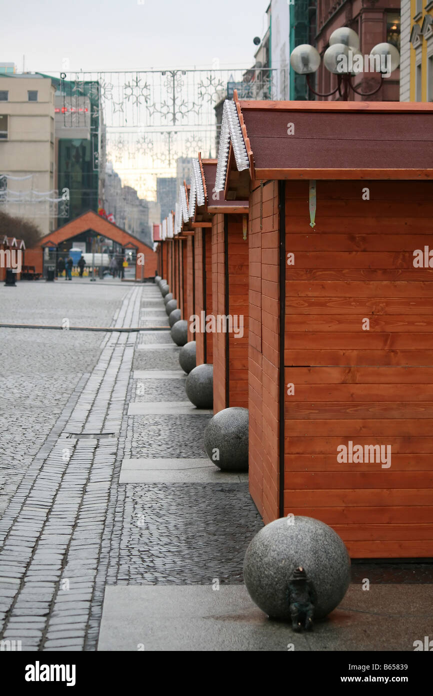 christmas booths in wroclaw rynek market bazaar Stock Photo - Alamy