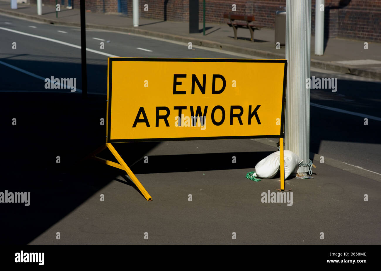 A sign signaling the end of artwork Stock Photo - Alamy