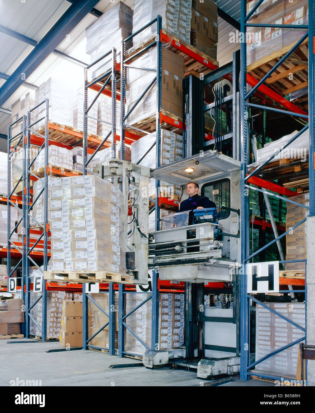 Warehouse shelving hi-res stock photography and images - Alamy