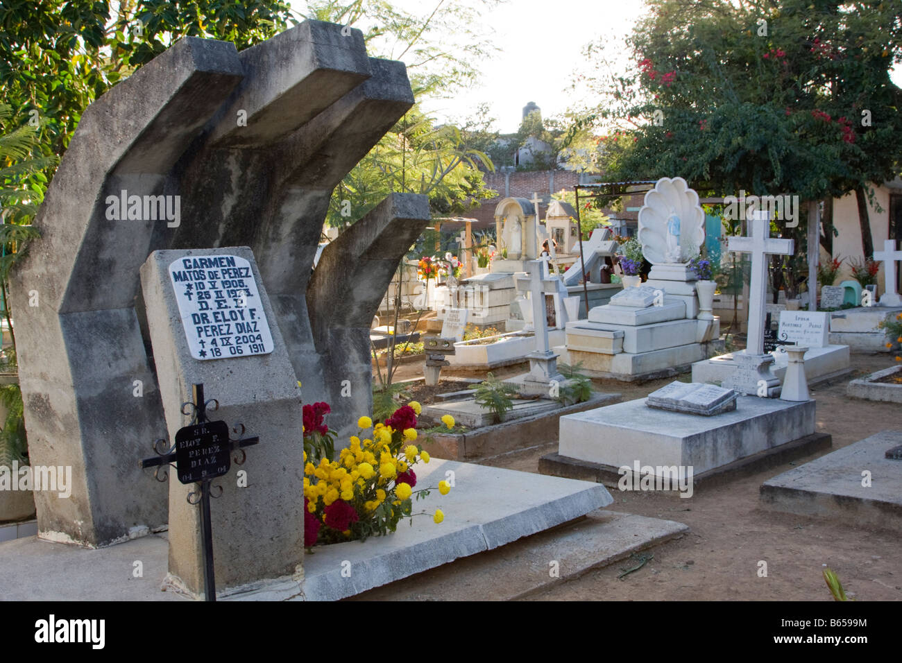 Day of the dead mexico grave hi-res stock photography and images - Alamy
