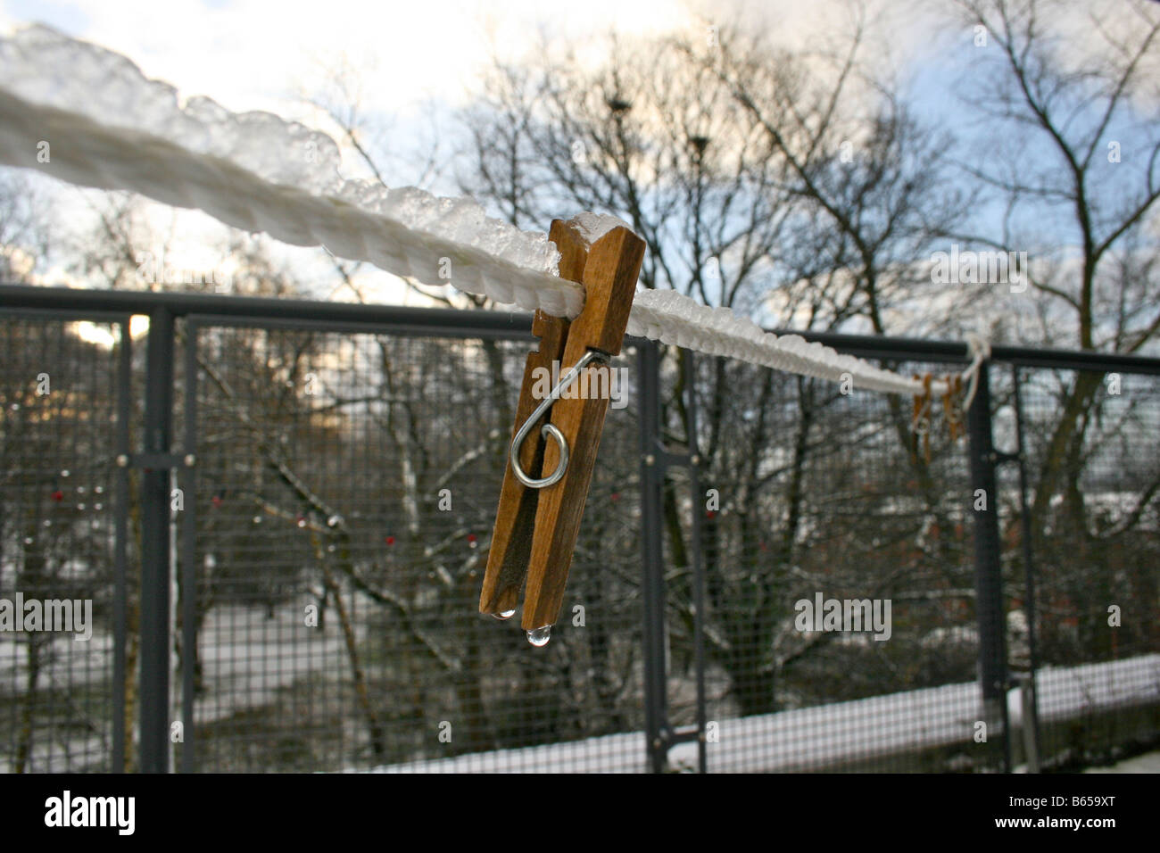 Frozen washing line hi-res stock photography and images - Alamy