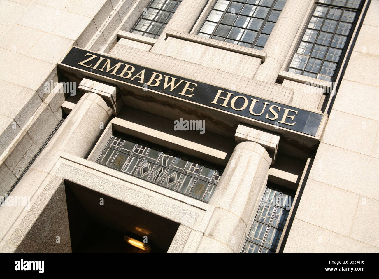 Embassy of zimbabwe hi-res stock photography and images - Alamy