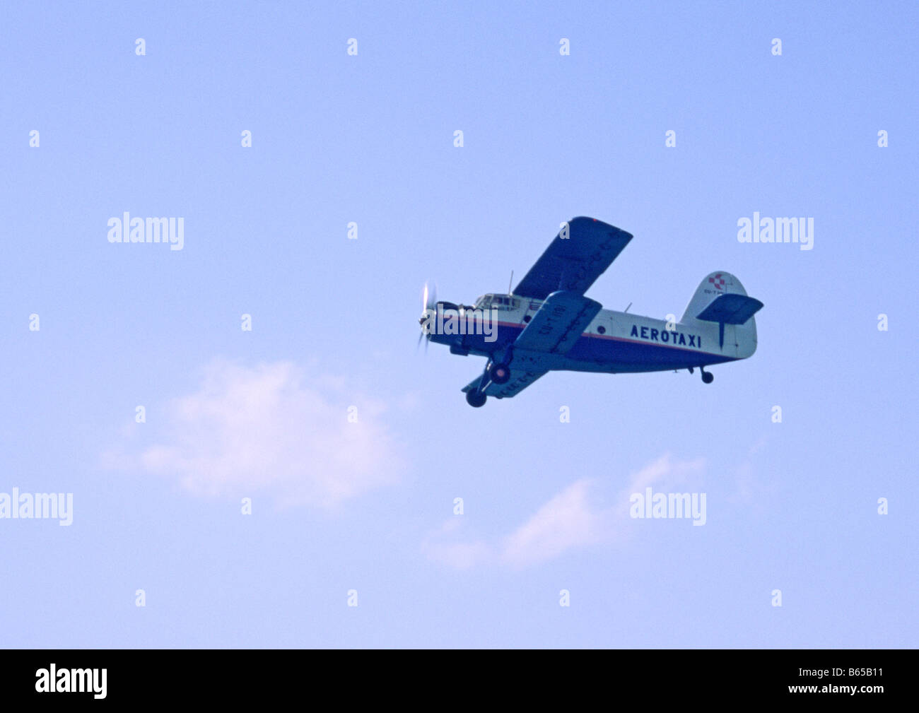 Old plane biplane hi-res stock photography and images - Alamy