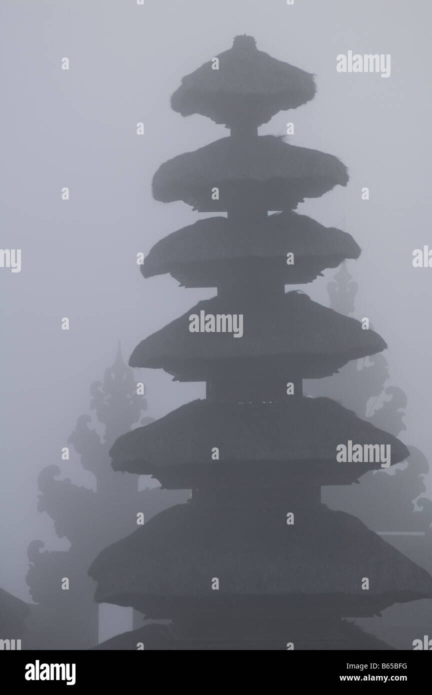Mist shrouded temple hi-res stock photography and images - Alamy