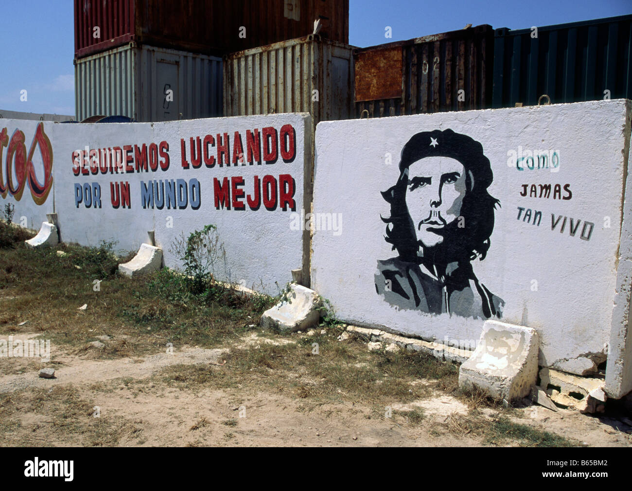 propaganda in cuba on a wall Stock Photo - Alamy