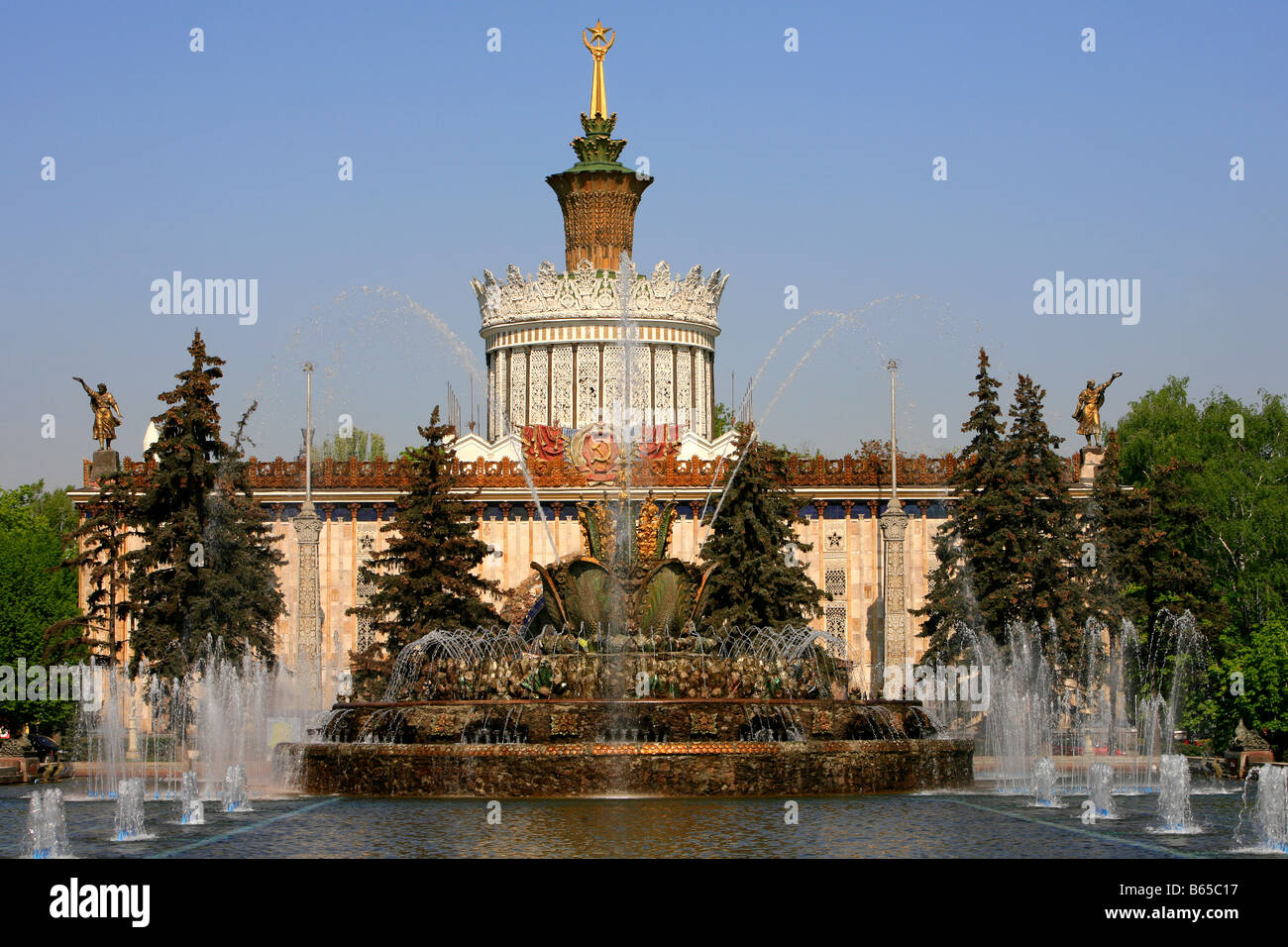 Stone flower fountain hi-res stock photography and images - Alamy