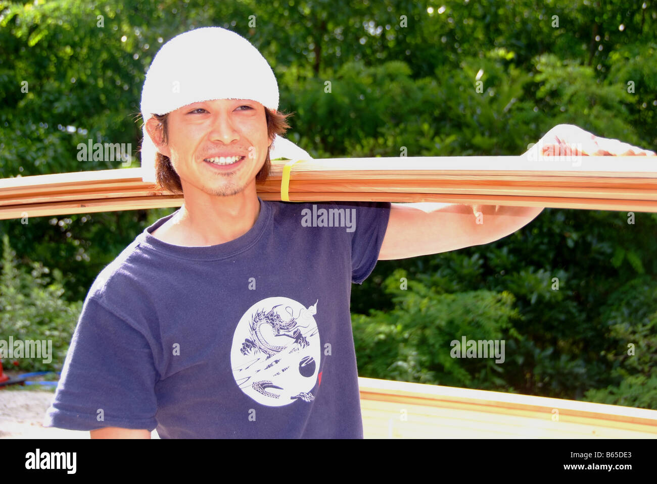 A young Japanese carpenter building a house Stock Photo - Alamy