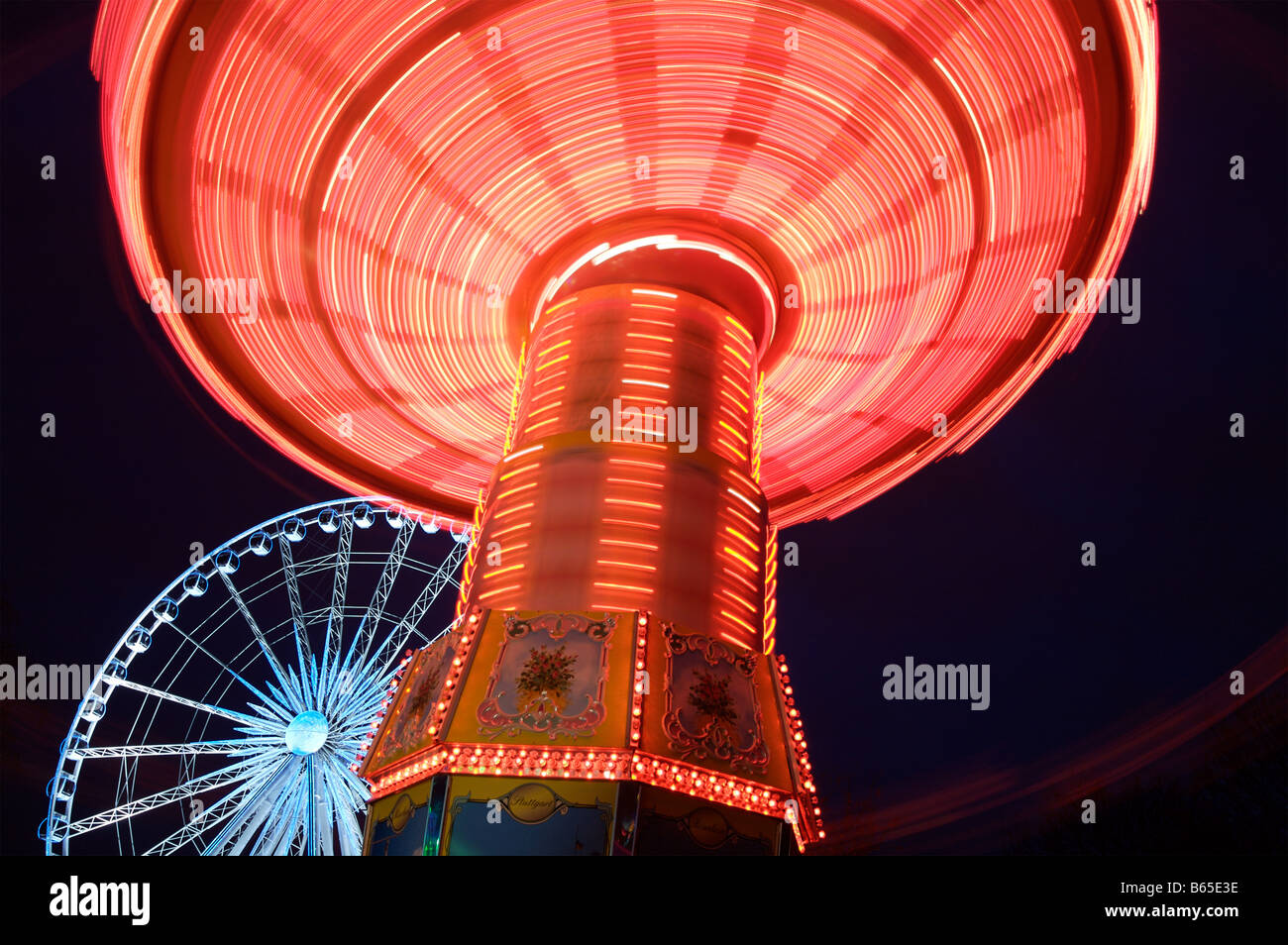carousel ferris wheel winter wonderland Stock Photo - Alamy