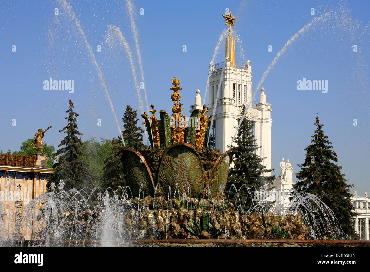 The Stone Flower Fountain at the All-Russian Exhibition Center in ...