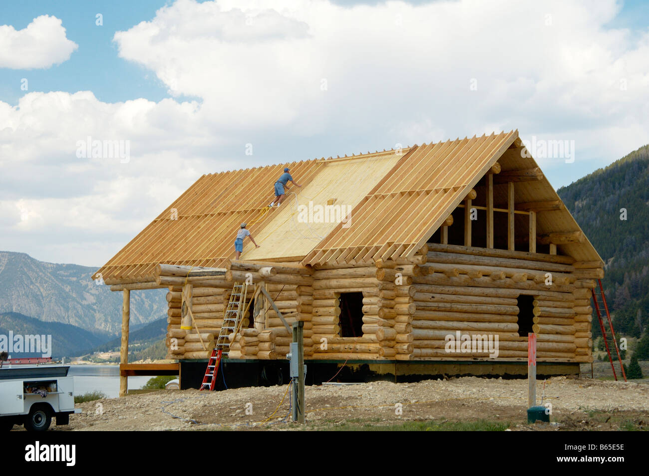 A new log house under construction Stock Photo - Alamy